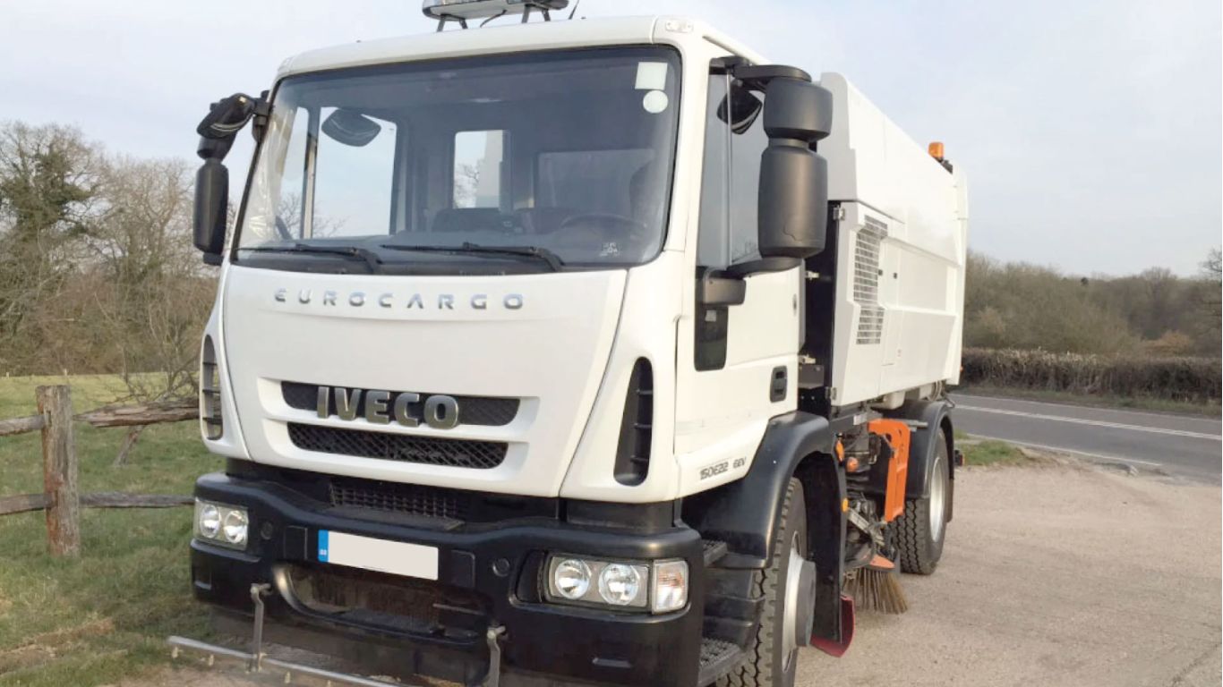 Beam Sweeper – Operated Back to Black Road Sweeper | Muni Hire